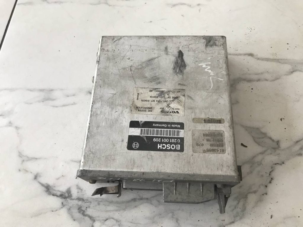 Volvo engine control unit - MANUKAS